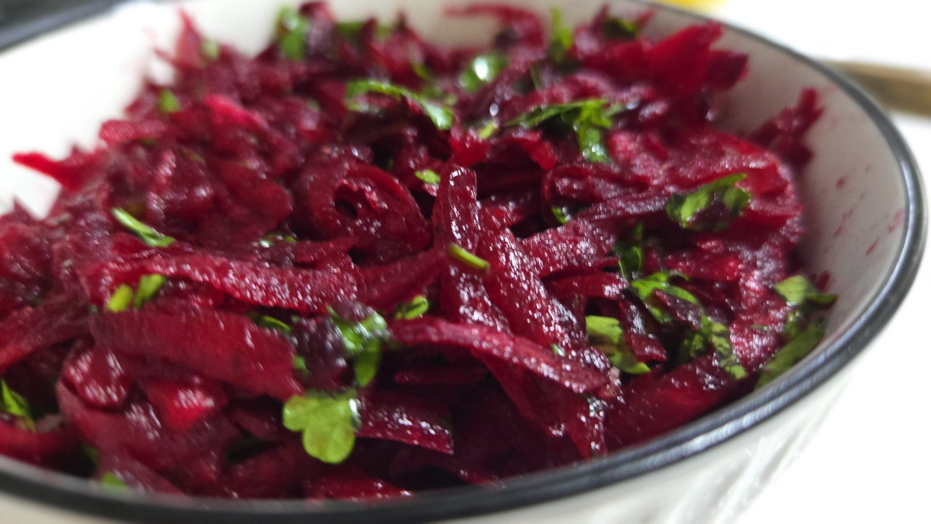 Salata de sfecla rosie - simpla, gustoasa si plina de beneficii ...